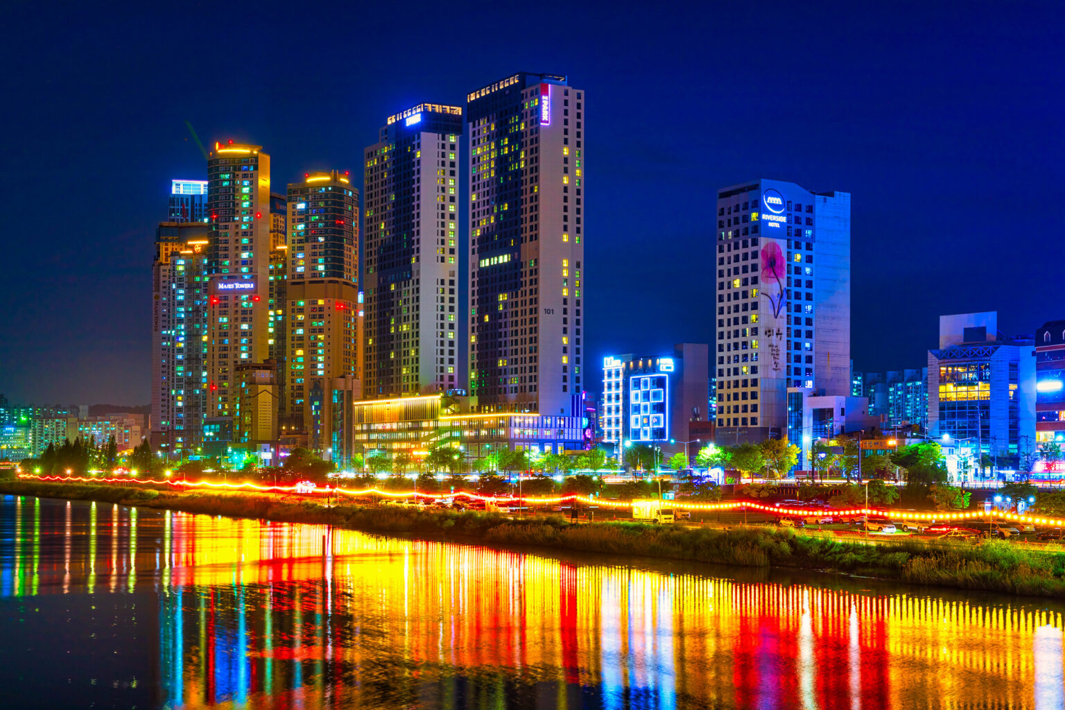 Capturing the Vibrant Nightscape: A Guide to Urban Night Photography in ...